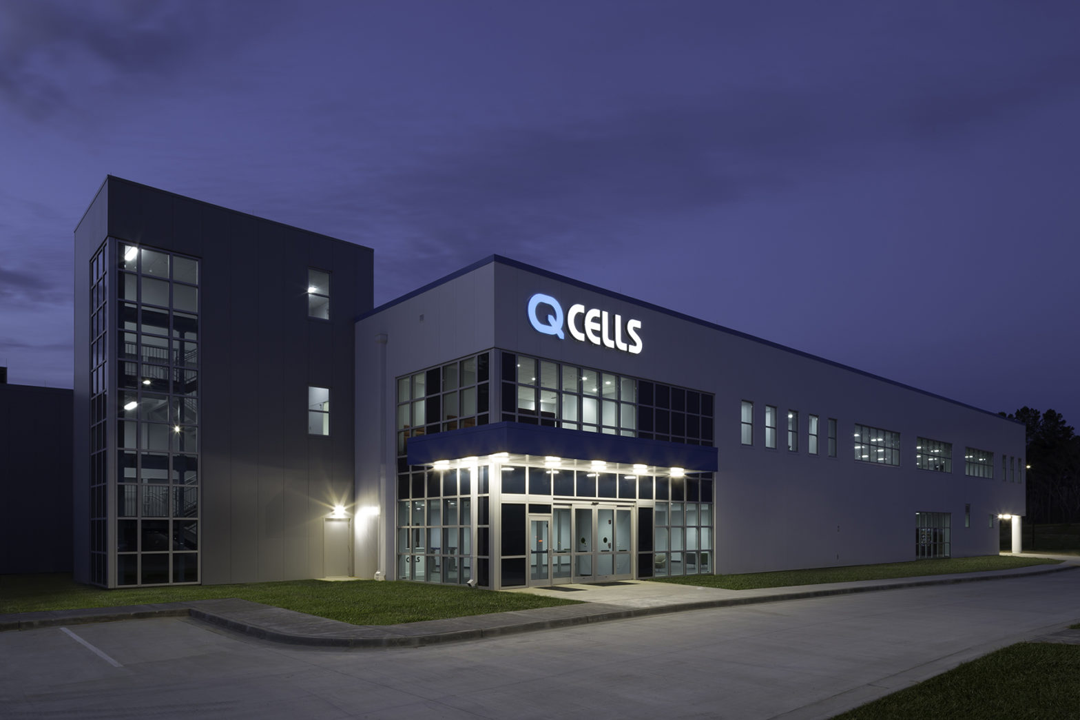 Qcells Hosts Ribbon-Cutting Ceremony for New Manufacturing Facility ...